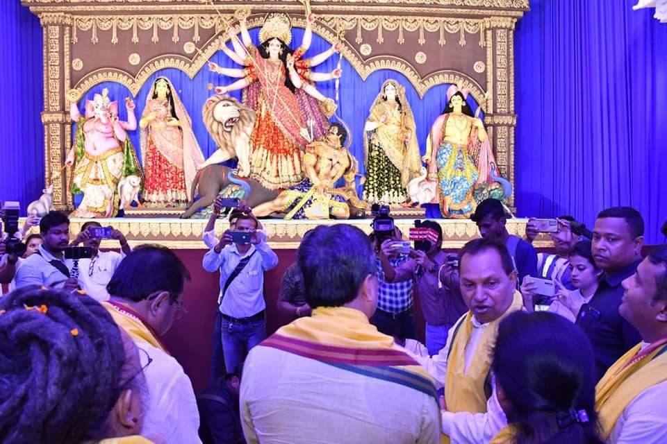 Begining of Sharadiya Utsav: CM inaugurates two Durga Puja pandals in ...